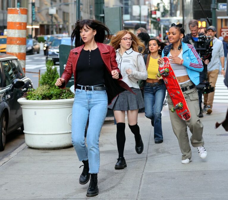 sydney-sweeney-dakota-johnson-isabela-merced-and-celeste-news-photo ...